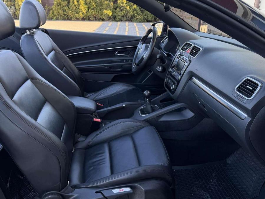 Melns Volkswagen Eos 2011 Kretinga, ar dzinēja tilpumu 1.40 L un nobraukumu 200 tūkst. km par 5750 €, foto 22 vietnē AUTOMOTO.COM.LV