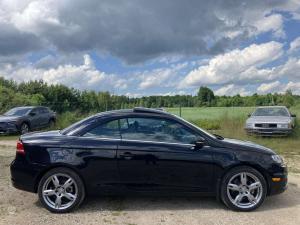 Black Volkswagen Eos 2013 in Prienai, with an engine capacity of 1.98 L and mileage of 105 thousand km for 8555 €, photo 3 on AUTOMOTO.COM.LV
