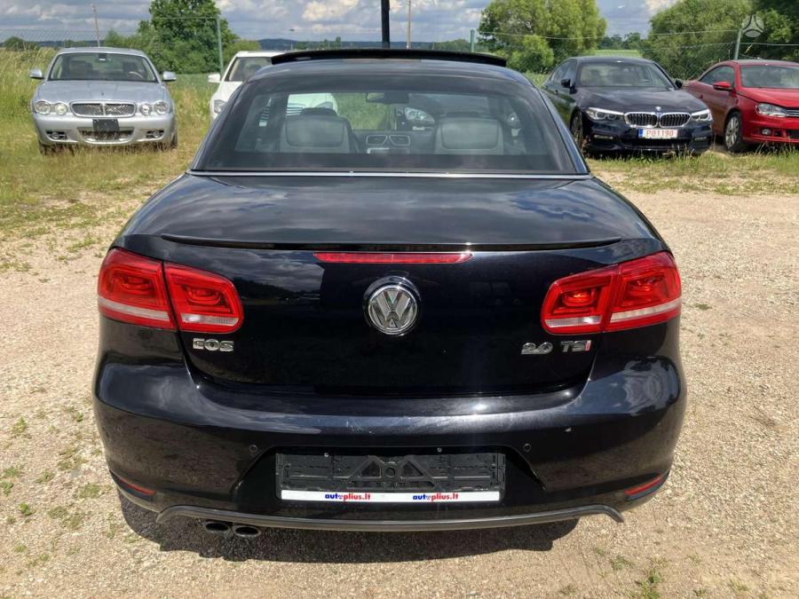 Black Volkswagen Eos 2013 in Prienai, with an engine capacity of 1.98 L and mileage of 105 thousand km for 8555 €, photo 5 on AUTOMOTO.COM.LV