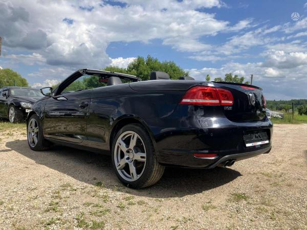 Black Volkswagen Eos 2013 in Prienai, with an engine capacity of 1.98 L and mileage of 105 thousand km for 8555 €, photo 7 on AUTOMOTO.COM.LV