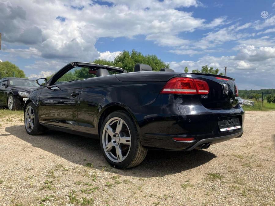 Black Volkswagen Eos 2013 in Prienai, with an engine capacity of 1.98 L and mileage of 105 thousand km for 8555 €, photo 8 on AUTOMOTO.COM.LV