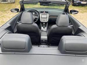 Black Volkswagen Eos 2013 in Prienai, with an engine capacity of 1.98 L and mileage of 105 thousand km for 8555 €, photo 13 on AUTOMOTO.COM.LV