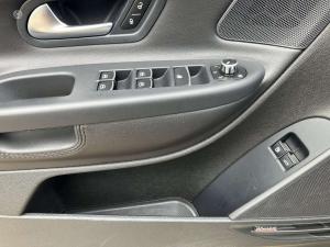 Black Volkswagen Eos 2013 in Prienai, with an engine capacity of 1.98 L and mileage of 105 thousand km for 8555 €, photo 17 on AUTOMOTO.COM.LV