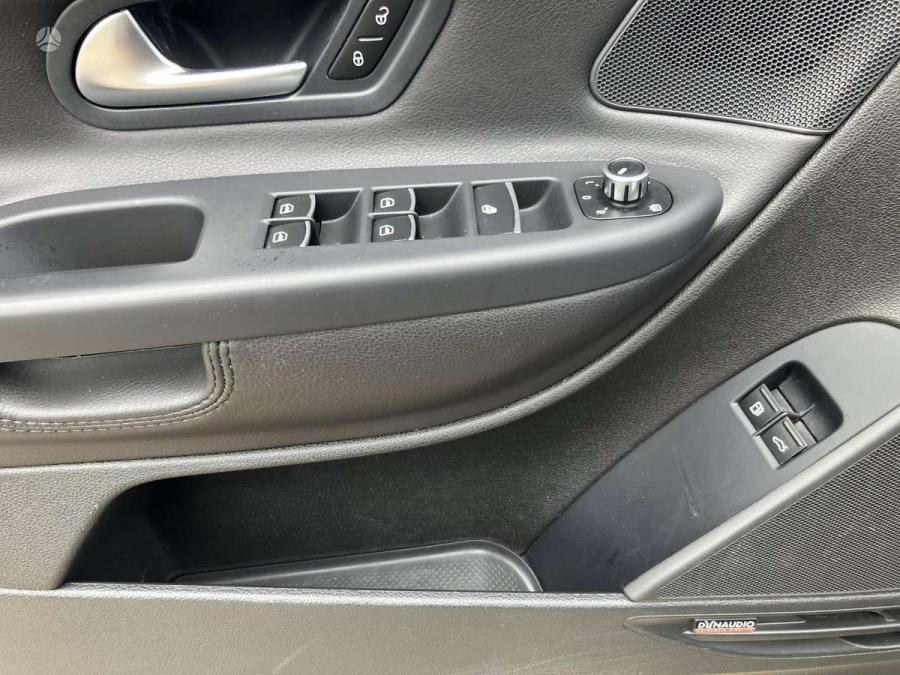 Black Volkswagen Eos 2013 in Prienai, with an engine capacity of 1.98 L and mileage of 105 thousand km for 8555 €, photo 17 on AUTOMOTO.COM.LV