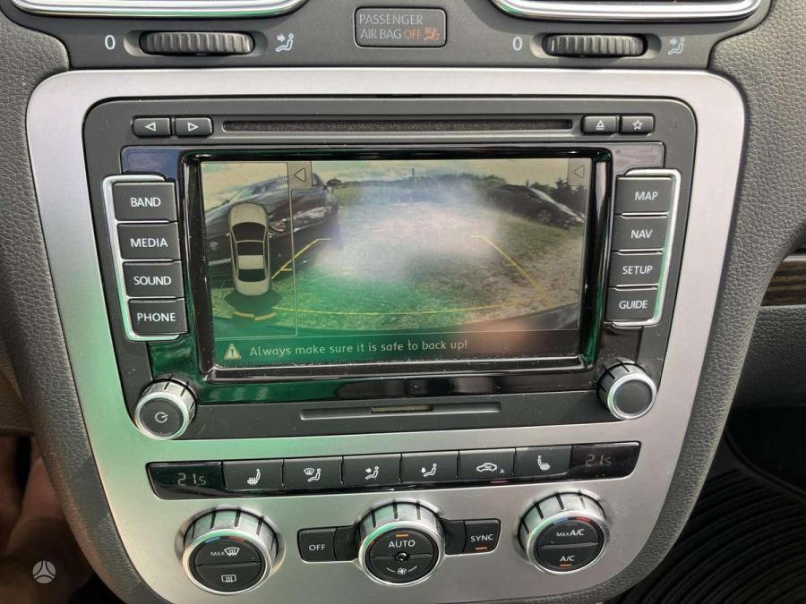 Black Volkswagen Eos 2013 in Prienai, with an engine capacity of 1.98 L and mileage of 105 thousand km for 8555 €, photo 19 on AUTOMOTO.COM.LV