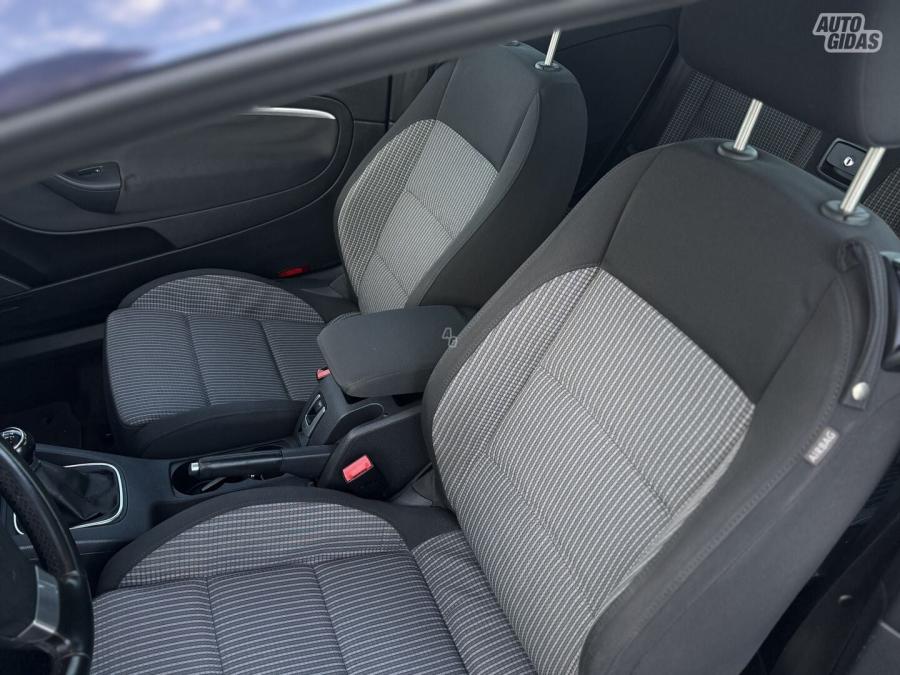 Blue Volkswagen Eos 2006 in Kretinga, with an engine capacity of 1.60 L and mileage of 161 thousand km for 2950 €, photo 14 on AUTOMOTO.COM.LV