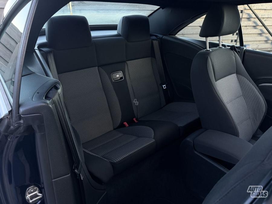 Blue Volkswagen Eos 2006 in Kretinga, with an engine capacity of 1.60 L and mileage of 161 thousand km for 2950 €, photo 18 on AUTOMOTO.COM.LV