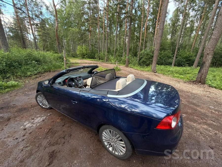 Blue Volkswagen Eos 2008 in Riga, with an engine capacity of 1.90 L and mileage of 488 thousand km for 2300 €, photo 6 on AUTOMOTO.COM.LV