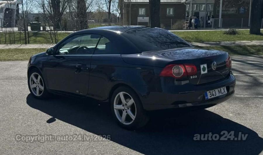 Zils Volkswagen Eos 2009 Narva, ar dzinēja tilpumu 2.00 L un nobraukumu 133 tūkst. km par 6800 €, foto 7 vietnē AUTOMOTO.COM.LV