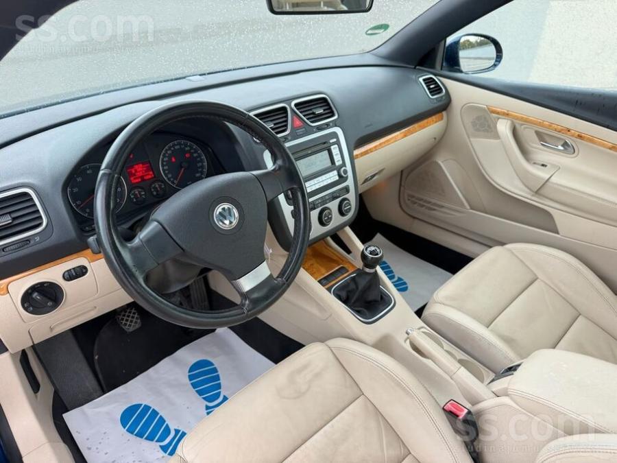 Zils Volkswagen Eos 2008 Ogre, ar dzinēja tilpumu 2.00 L un nobraukumu 143 tūkst. km par 5790 €, foto 14 vietnē AUTOMOTO.COM.LV