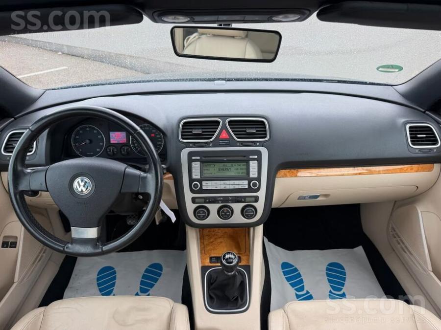 Zils Volkswagen Eos 2008 Ogre, ar dzinēja tilpumu 2.00 L un nobraukumu 143 tūkst. km par 5790 €, foto 16 vietnē AUTOMOTO.COM.LV