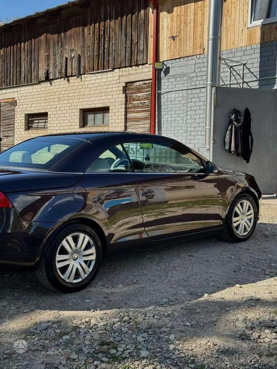 Brūns Volkswagen Eos 2007 Viļņa, ar dzinēja tilpumu 1.98 L un nobraukumu 217 tūkst. km par 3500 €, foto 7 vietnē AUTOMOTO.COM.LV