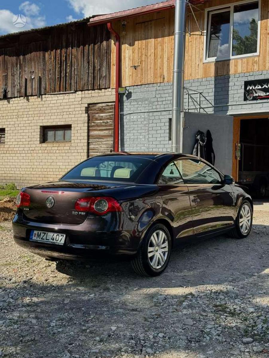Brūns Volkswagen Eos 2007 Viļņa, ar dzinēja tilpumu 1.98 L un nobraukumu 217 tūkst. km par 3500 €, foto 8 vietnē AUTOMOTO.COM.LV