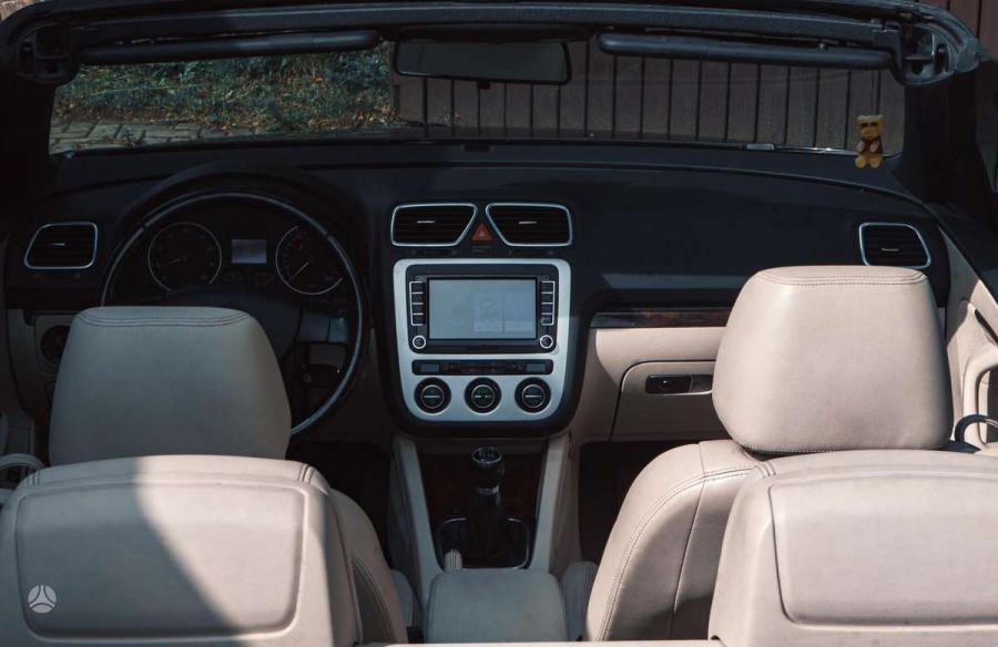 Brūns Volkswagen Eos 2007 Viļņa, ar dzinēja tilpumu 1.98 L un nobraukumu 217 tūkst. km par 3500 €, foto 12 vietnē AUTOMOTO.COM.LV