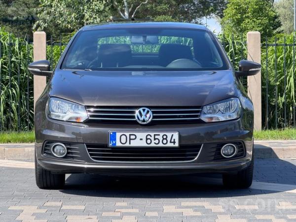 Brown Volkswagen Eos 2011 in Jelgava, with an engine capacity of 2.00 L and mileage of 200 thousand km for 6800 €, photo 2 on AUTOMOTO.COM.LV