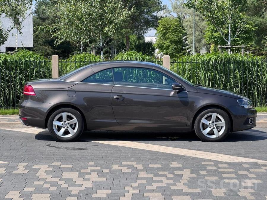 Brown Volkswagen Eos 2011 in Jelgava, with an engine capacity of 2.00 L and mileage of 200 thousand km for 6800 €, photo 5 on AUTOMOTO.COM.LV