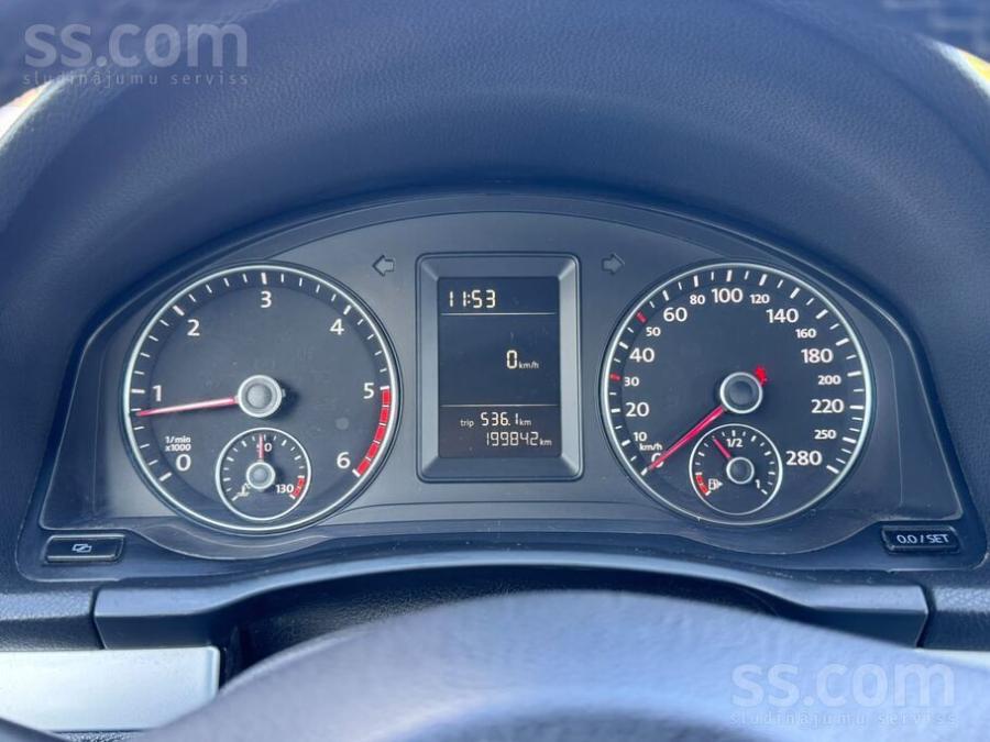Brown Volkswagen Eos 2011 in Jelgava, with an engine capacity of 2.00 L and mileage of 200 thousand km for 6800 €, photo 10 on AUTOMOTO.COM.LV