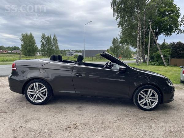 Brown Volkswagen Eos 2012 in Riga, with an engine capacity of 1.40 L and mileage of 212 thousand km for 6650 €, photo 6 on AUTOMOTO.COM.LV