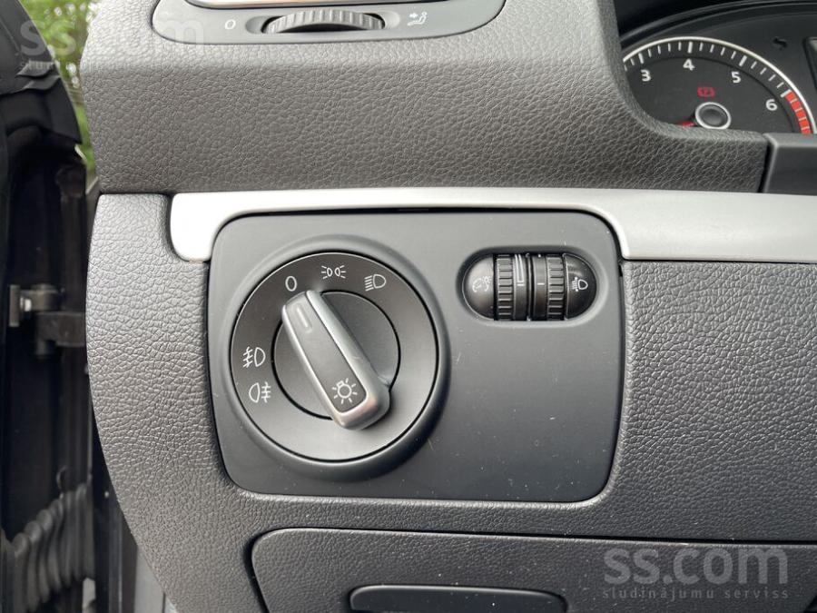 Brown Volkswagen Eos 2012 in Riga, with an engine capacity of 1.40 L and mileage of 212 thousand km for 6650 €, photo 23 on AUTOMOTO.COM.LV
