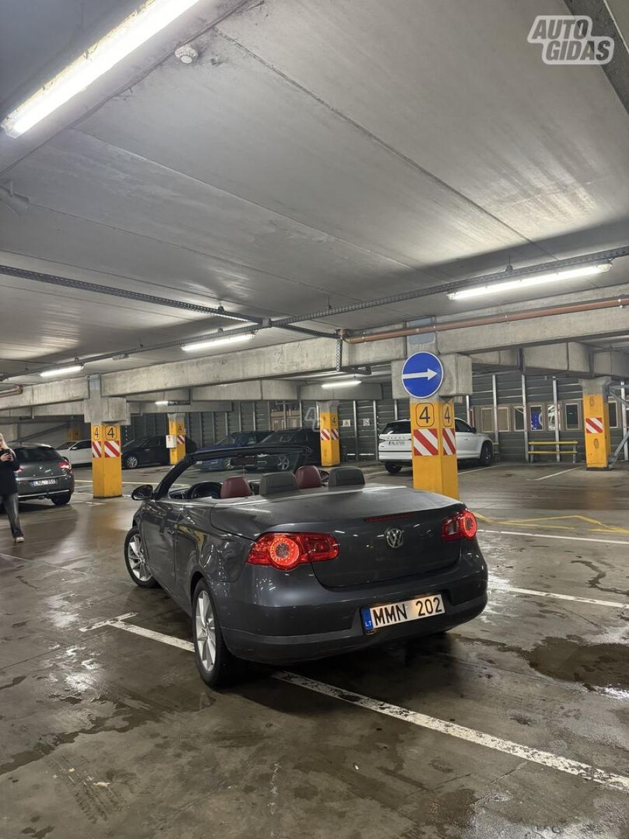 Pelēks Volkswagen Eos 2006 Panevēža, ar dzinēja tilpumu 2.00 L un nobraukumu 190 tūkst. km par 2800 €, foto 12 vietnē AUTOMOTO.COM.LV