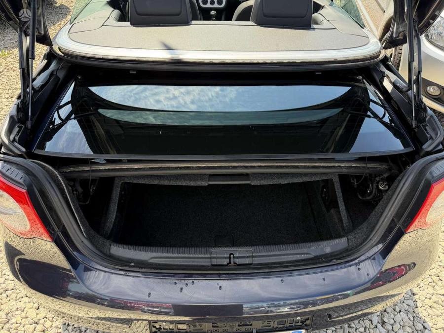 Pelēks Volkswagen Eos 2006 Kretinga, ar dzinēja tilpumu 1.60 L un nobraukumu 160 tūkst. km par 3150 €, foto 13 vietnē AUTOMOTO.COM.LV