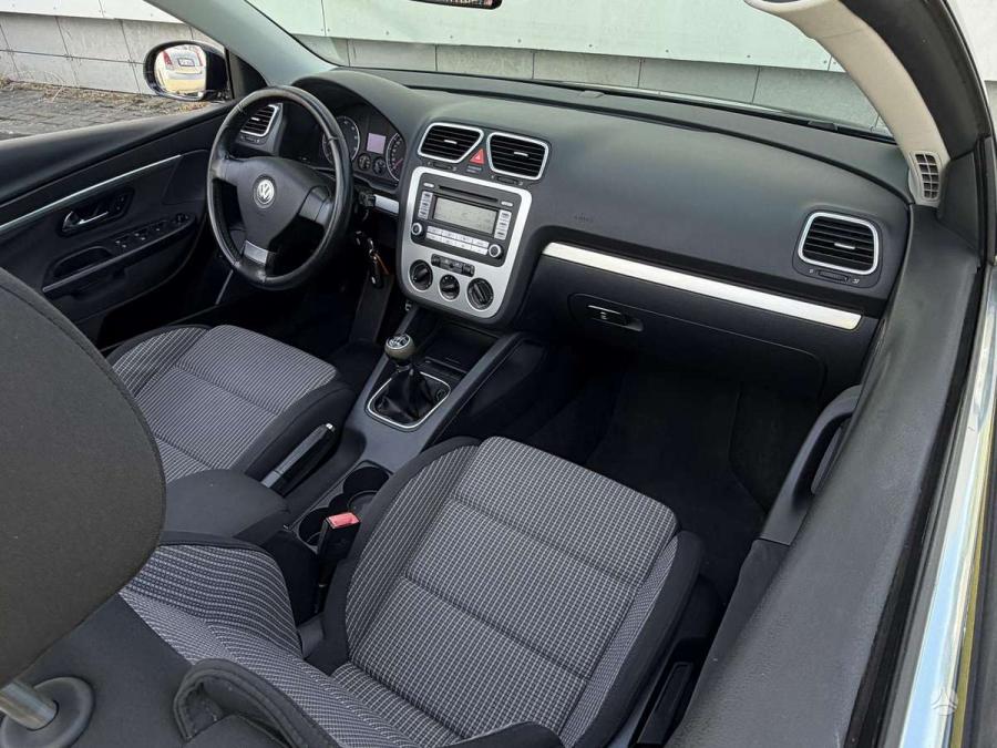 Pelēks Volkswagen Eos 2006 Kretinga, ar dzinēja tilpumu 1.60 L un nobraukumu 160 tūkst. km par 3150 €, foto 16 vietnē AUTOMOTO.COM.LV