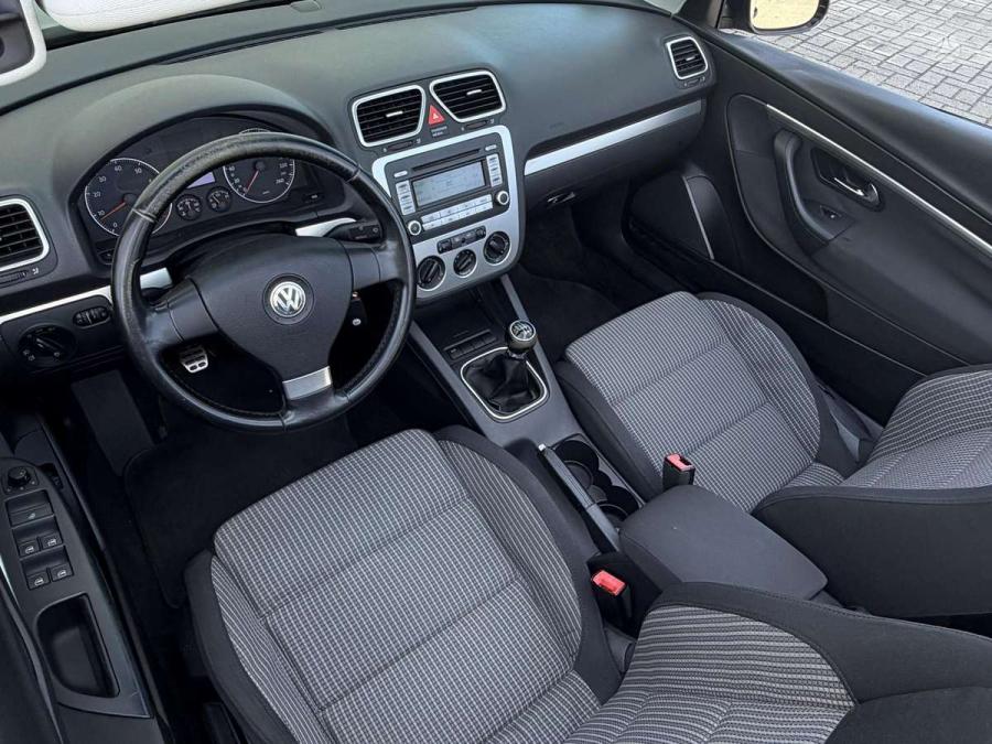 Pelēks Volkswagen Eos 2006 Kretinga, ar dzinēja tilpumu 1.60 L un nobraukumu 160 tūkst. km par 3150 €, foto 18 vietnē AUTOMOTO.COM.LV