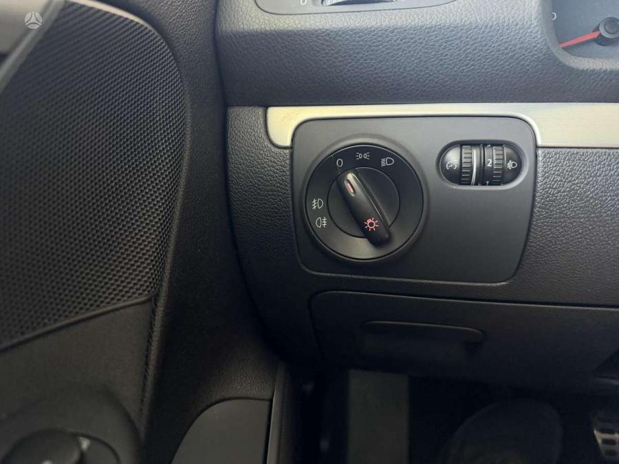 Pelēks Volkswagen Eos 2006 Kretinga, ar dzinēja tilpumu 1.60 L un nobraukumu 160 tūkst. km par 3150 €, foto 19 vietnē AUTOMOTO.COM.LV