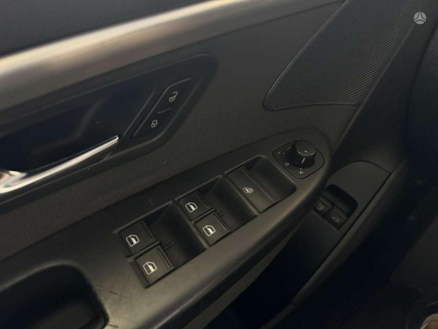 Pelēks Volkswagen Eos 2006 Kretinga, ar dzinēja tilpumu 1.60 L un nobraukumu 160 tūkst. km par 3150 €, foto 20 vietnē AUTOMOTO.COM.LV