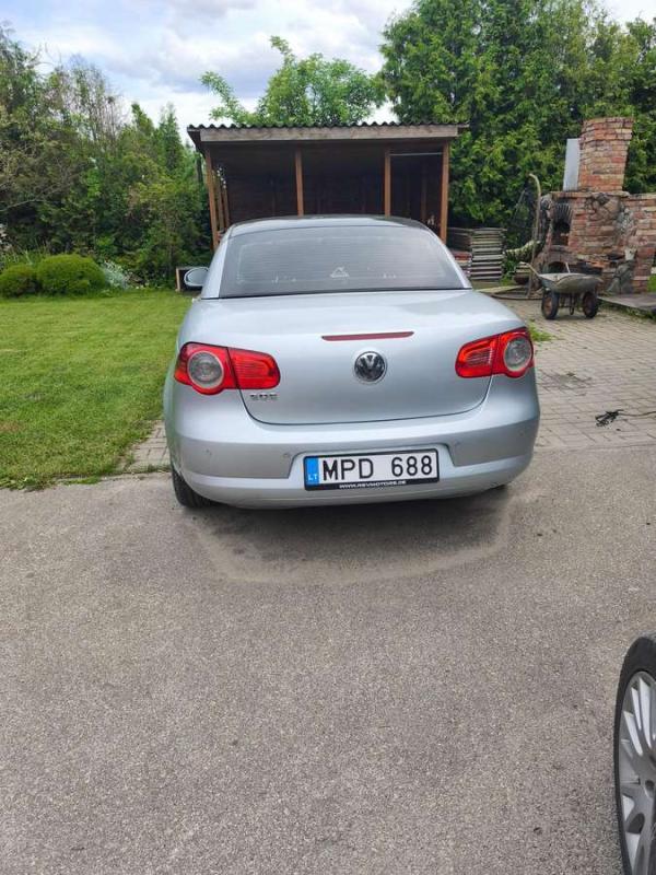 Pelēks Volkswagen Eos 2006 Marijampole, ar dzinēja tilpumu 2.00 L un nobraukumu 284 tūkst. km par 2900 €, foto 3 vietnē AUTOMOTO.COM.LV