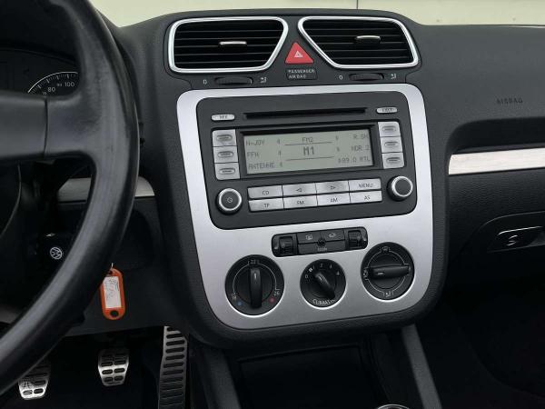 Pelēks Volkswagen Eos 2006 Kretinga, ar dzinēja tilpumu 1.60 L un nobraukumu 160 tūkst. km par 2890 €, foto 10 vietnē AUTOMOTO.COM.LV