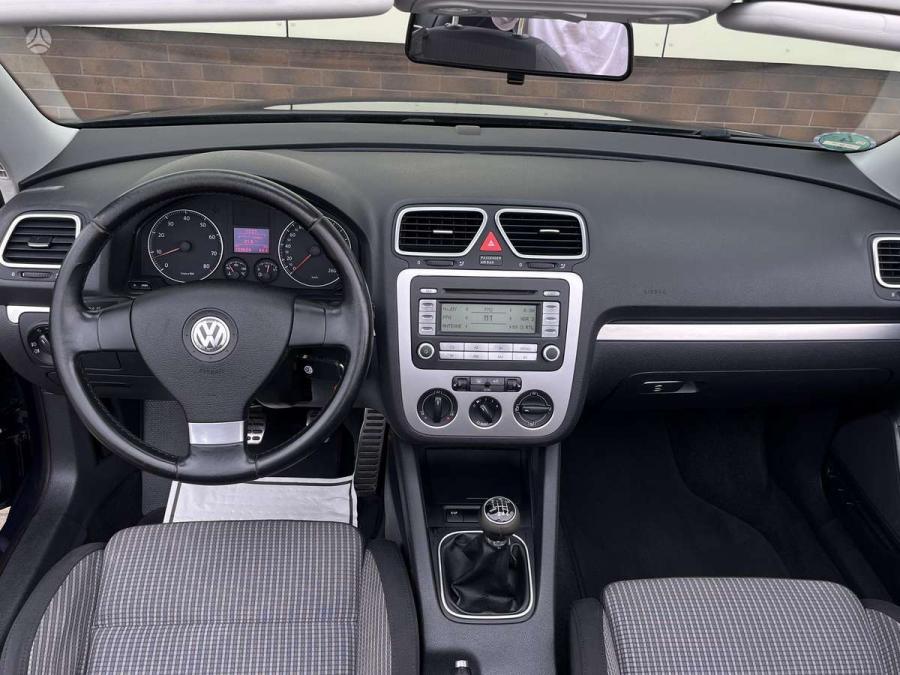 Grey Volkswagen Eos 2006 in Kretinga, with an engine capacity of 1.60 L and mileage of 160 thousand km for 2890 €, photo 13 on AUTOMOTO.COM.LV
