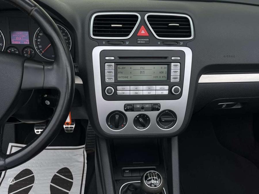 Grey Volkswagen Eos 2006 in Kretinga, with an engine capacity of 1.60 L and mileage of 160 thousand km for 2890 €, photo 16 on AUTOMOTO.COM.LV
