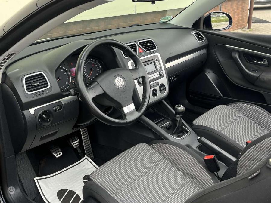 Grey Volkswagen Eos 2006 in Kretinga, with an engine capacity of 1.60 L and mileage of 160 thousand km for 2890 €, photo 18 on AUTOMOTO.COM.LV