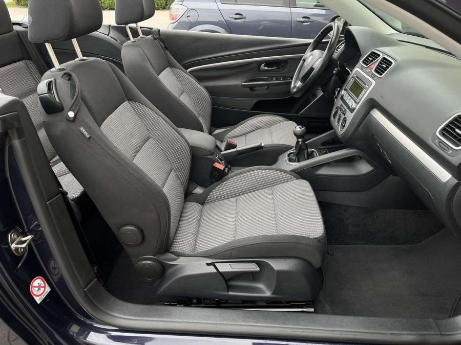 Grey Volkswagen Eos 2006 in Kretinga, with an engine capacity of 1.60 L and mileage of 160 thousand km for 2890 €, photo 24 on AUTOMOTO.COM.LV