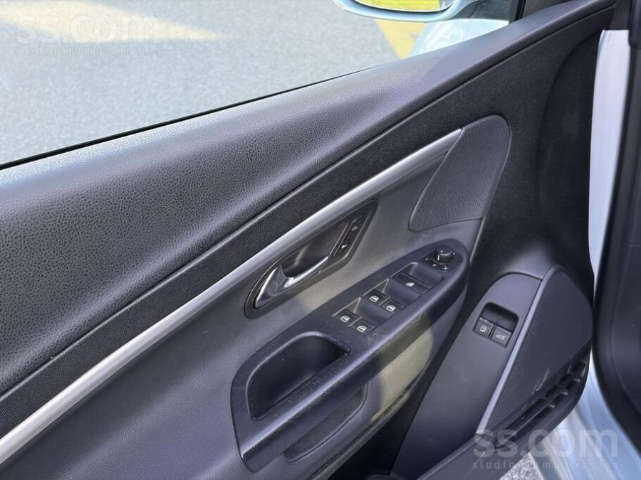 Grey Volkswagen Eos 2006 in Riga, with an engine capacity of 2.00 L and mileage of 108 thousand km for 4100 €, photo 16 on AUTOMOTO.COM.LV