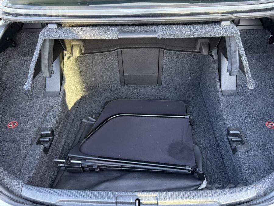 Grey Volkswagen Eos 2006 in Riga, with an engine capacity of 2.00 L and mileage of 108 thousand km for 4100 €, photo 19 on AUTOMOTO.COM.LV