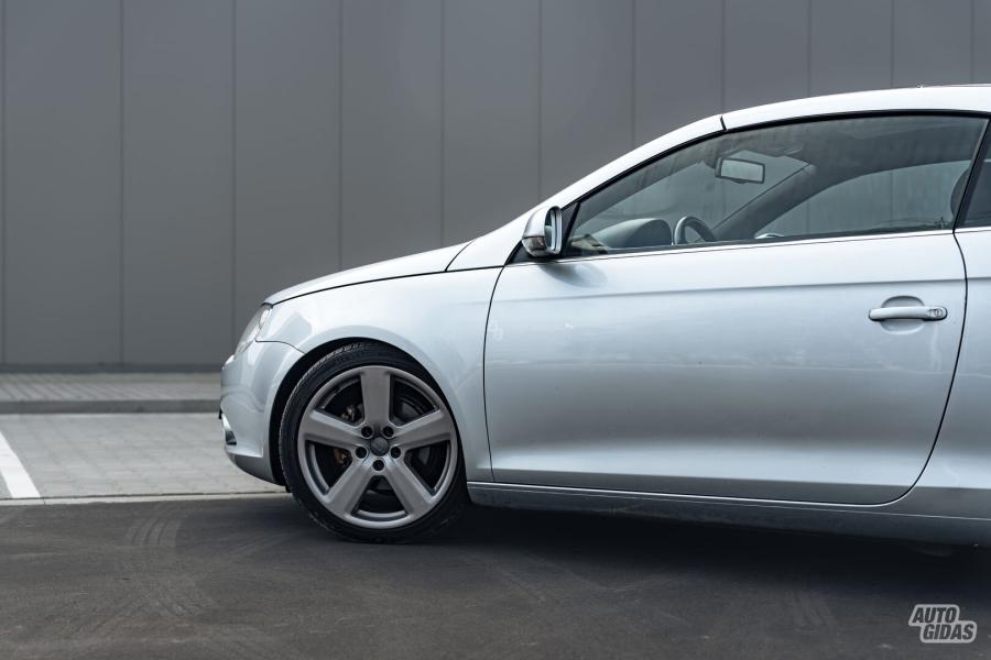 Pelēks Volkswagen Eos 2008 Klaipėda, ar dzinēja tilpumu 2.00 L un nobraukumu 303 tūkst. km par 3400 €, foto 20 vietnē AUTOMOTO.COM.LV