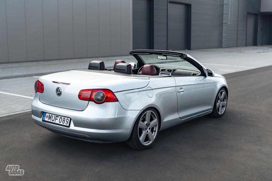 Pelēks Volkswagen Eos 2008 Klaipėda, ar dzinēja tilpumu 2.00 L un nobraukumu 303 tūkst. km par 3400 €, foto 24 vietnē AUTOMOTO.COM.LV