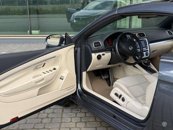 Grey Volkswagen Eos 2008 in Klaipeda, with an engine capacity of 1.97 L and mileage of 186 thousand km for 3900 €, photo 2 on AUTOMOTO.COM.LV