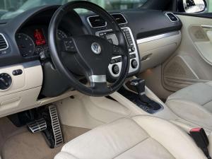 Pelēks Volkswagen Eos 2008 Klaipėda, ar dzinēja tilpumu 1.97 L un nobraukumu 186 tūkst. km par 3900 €, foto 6 vietnē AUTOMOTO.COM.LV