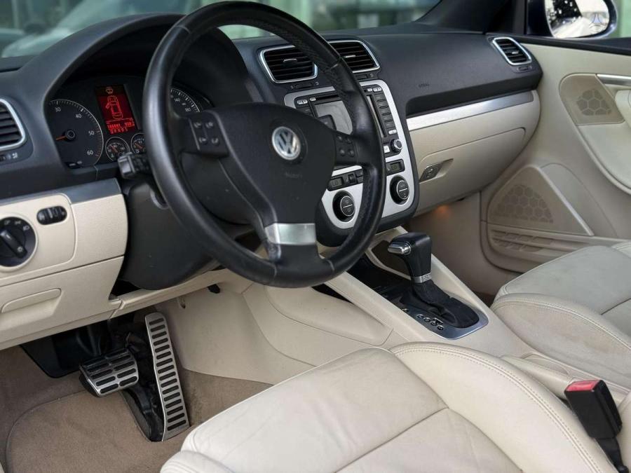 Pelēks Volkswagen Eos 2008 Klaipėda, ar dzinēja tilpumu 1.97 L un nobraukumu 186 tūkst. km par 3900 €, foto 6 vietnē AUTOMOTO.COM.LV