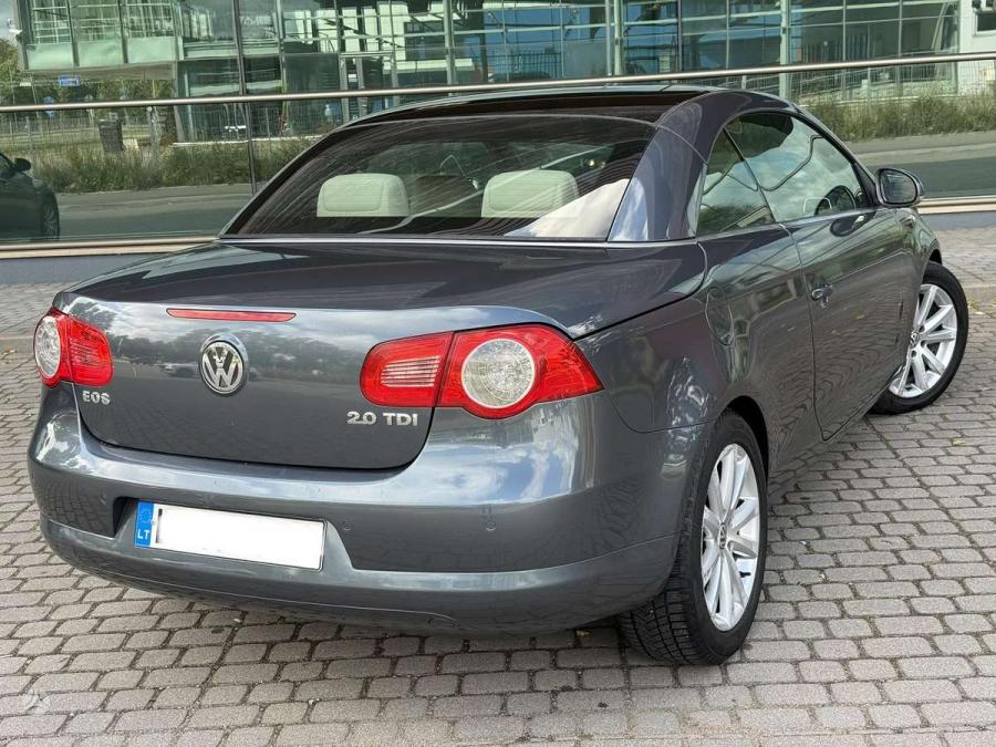 Pelēks Volkswagen Eos 2008 Klaipėda, ar dzinēja tilpumu 1.97 L un nobraukumu 186 tūkst. km par 3900 €, foto 12 vietnē AUTOMOTO.COM.LV