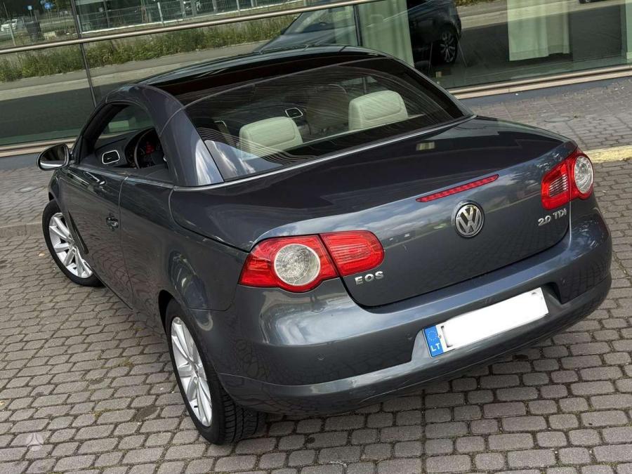 Pelēks Volkswagen Eos 2008 Klaipėda, ar dzinēja tilpumu 1.97 L un nobraukumu 186 tūkst. km par 3900 €, foto 24 vietnē AUTOMOTO.COM.LV
