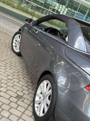 Pelēks Volkswagen Eos 2008 Klaipėda, ar dzinēja tilpumu 1.97 L un nobraukumu 186 tūkst. km par 3900 €, foto 25 vietnē AUTOMOTO.COM.LV