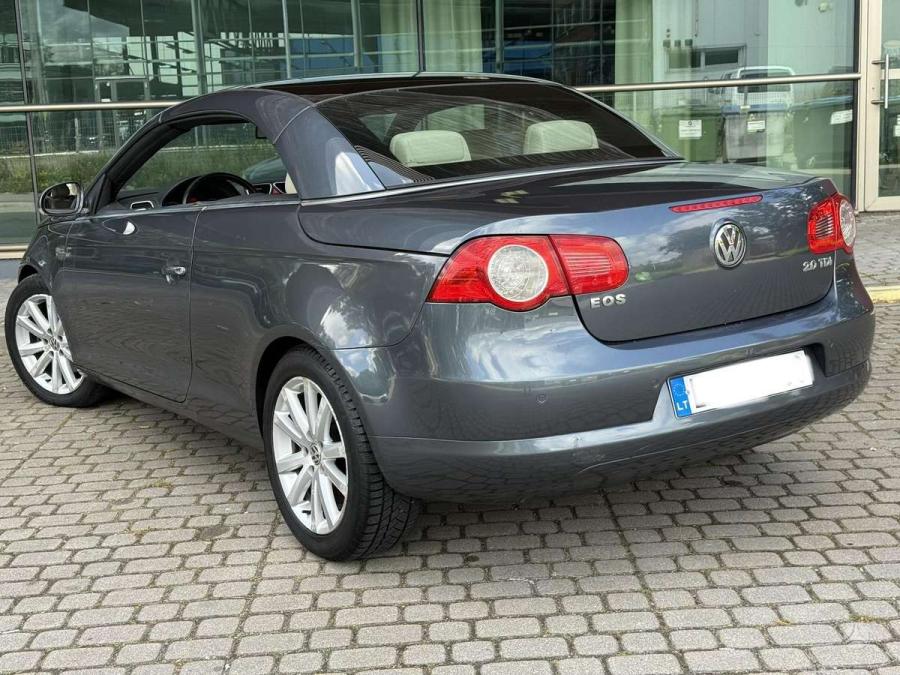 Pelēks Volkswagen Eos 2008 Klaipėda, ar dzinēja tilpumu 1.97 L un nobraukumu 186 tūkst. km par 3900 €, foto 26 vietnē AUTOMOTO.COM.LV