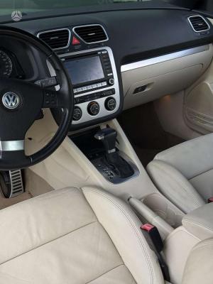 Pelēks Volkswagen Eos 2008 Klaipėda, ar dzinēja tilpumu 1.97 L un nobraukumu 186 tūkst. km par 3900 €, foto 29 vietnē AUTOMOTO.COM.LV