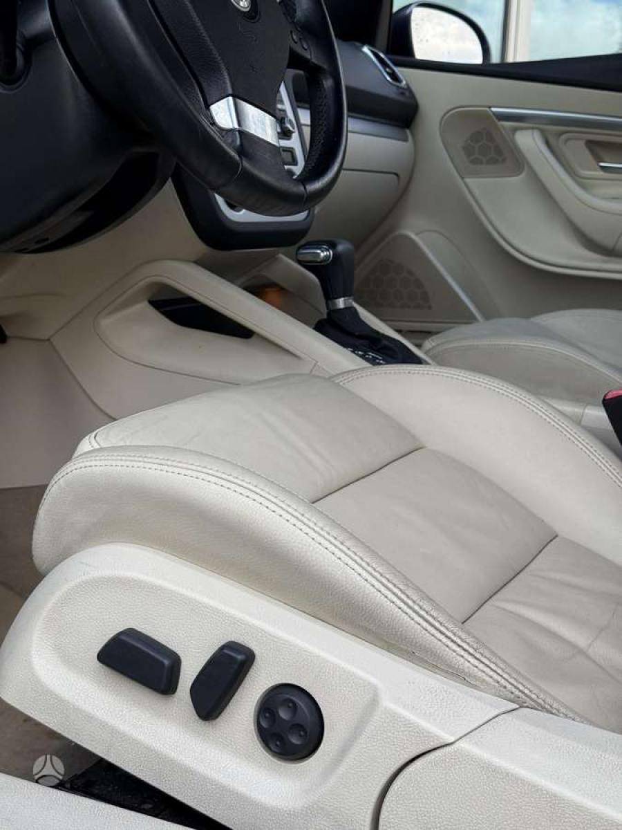 Pelēks Volkswagen Eos 2008 Klaipėda, ar dzinēja tilpumu 1.97 L un nobraukumu 186 tūkst. km par 3900 €, foto 30 vietnē AUTOMOTO.COM.LV