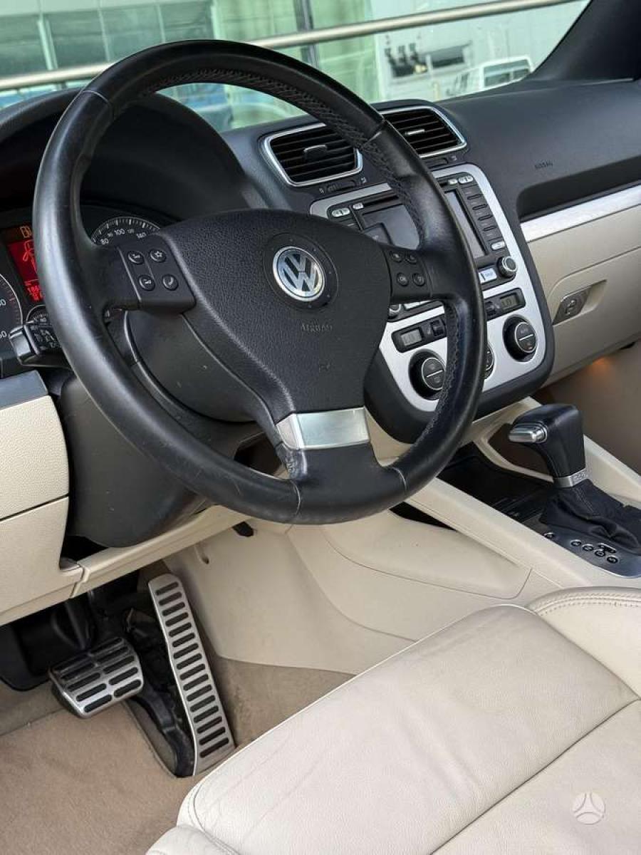 Pelēks Volkswagen Eos 2008 Klaipėda, ar dzinēja tilpumu 1.97 L un nobraukumu 186 tūkst. km par 3900 €, foto 31 vietnē AUTOMOTO.COM.LV