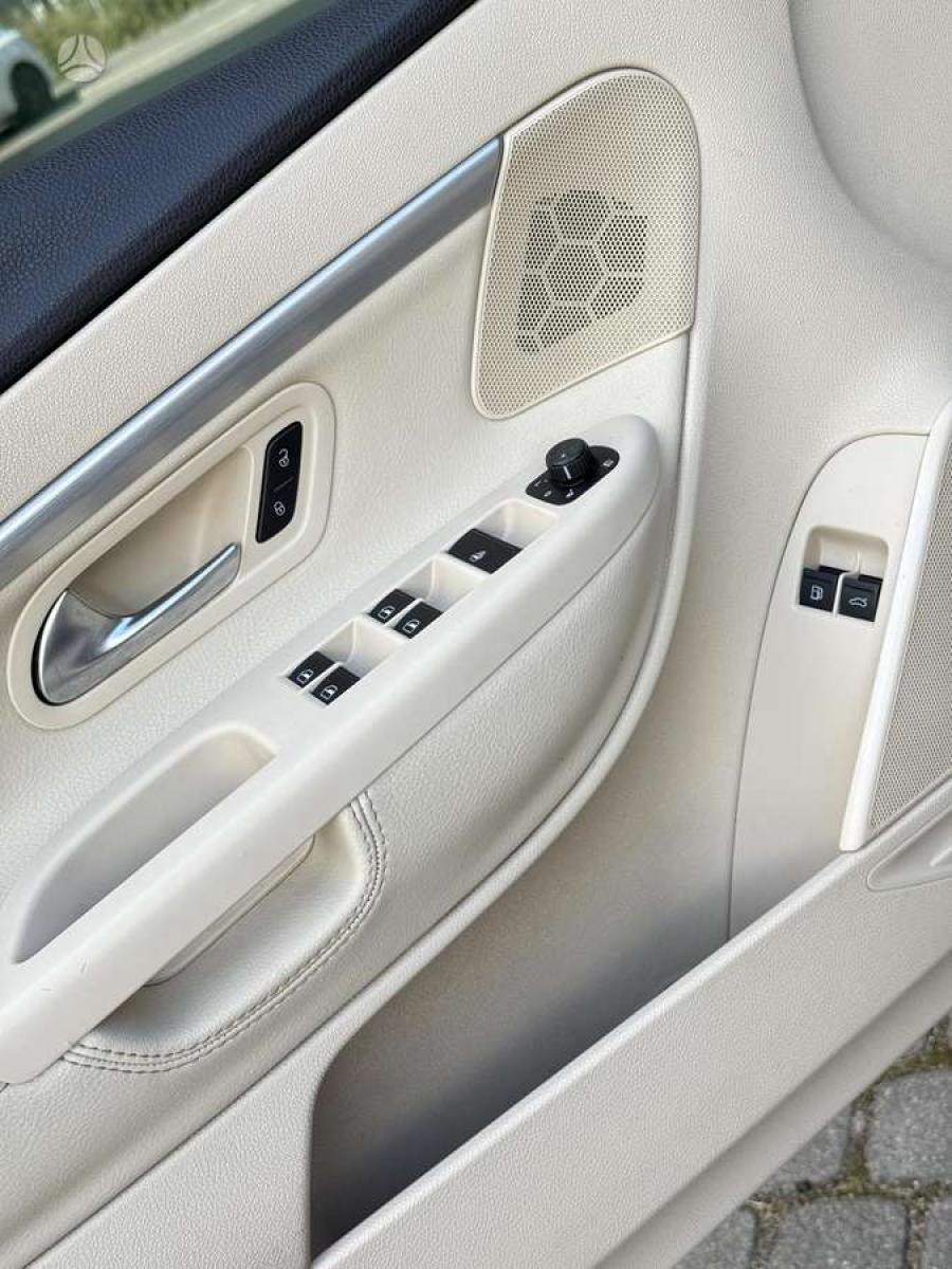 Pelēks Volkswagen Eos 2008 Klaipėda, ar dzinēja tilpumu 1.97 L un nobraukumu 186 tūkst. km par 3900 €, foto 32 vietnē AUTOMOTO.COM.LV
